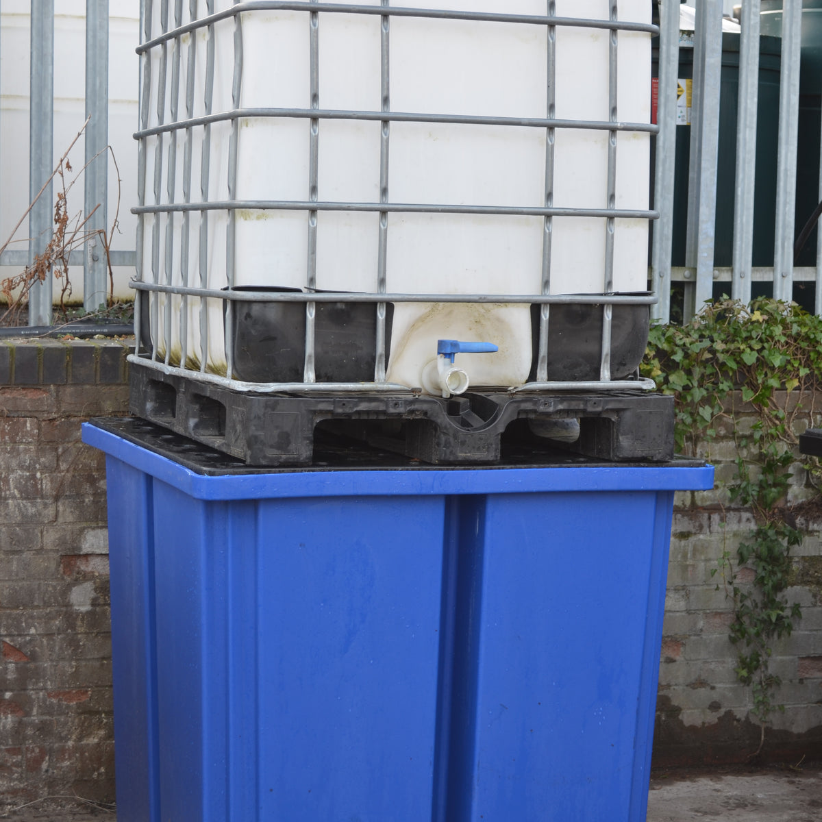 Space Saving IBC Bund Pallet - Blue with PE Grid – Etills.com